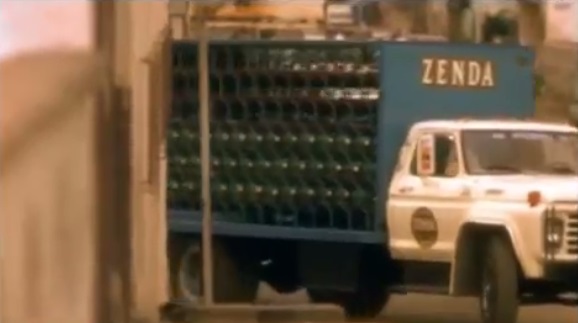 IMCDb.org: 1974 Ford F-Series Medium Duty in "Cascadeur, 1998"