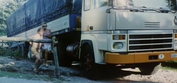 IMCDb.org: 1970 Berliet TR 260 in "L'amour chez les poids lourds, 1978"