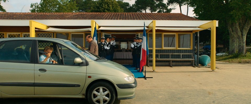 IMCDb.org: 1999 Renault Mégane Scénic 1.6 16V Série 1 [J64] in "L'année du requin, 2022"