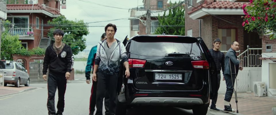 IMCDb.org: 2004 Hyundai Trajet XG [FO] in "Geukhanjikeob, 2019"