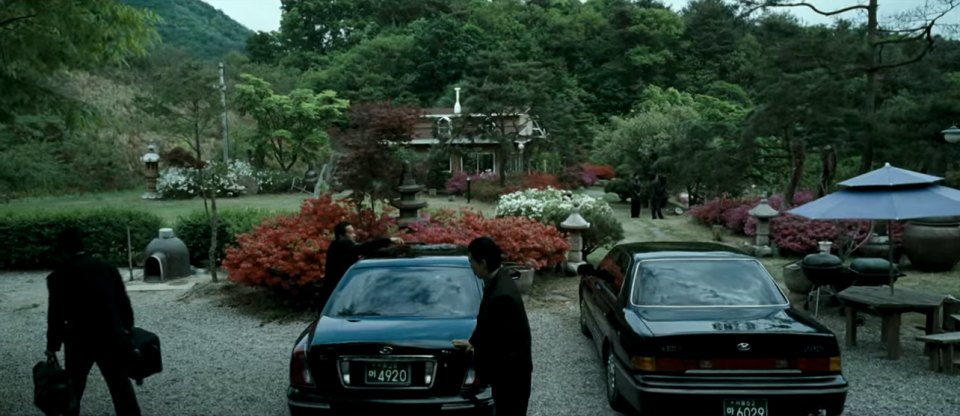 IMCDb.org: 2004 Hyundai Grandeur XG [XG] in "야수 (Running Wild), 2006"