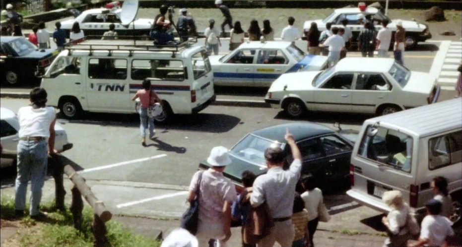 IMCDb.org: 1982 Toyota Corona [T140] in "ゴジラvsビオランテ (Godzilla vs. Biollante), 1989"
