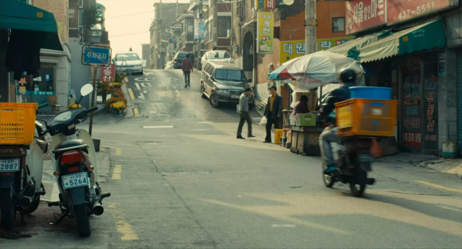 IMCDb.org: 1992 Daelim Citi 100 in "고령화 가족 (Boomerang Family), 2013"