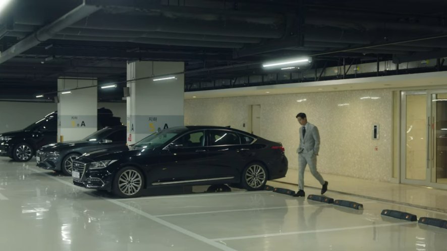 IMCDb.org: 2020 Genesis G70 [IK] in "월간 집 (Monthly Magazine Home), 2021"