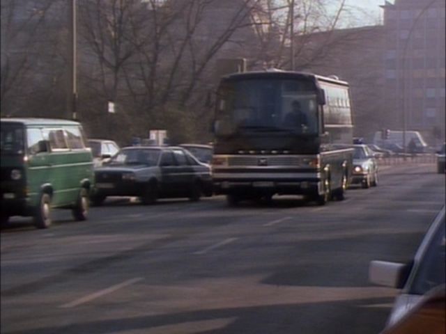 IMCDb.org: 1977 Kässbohrer Setra S 215 H in "Traffik, 1989"