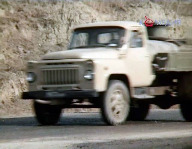 IMCDb.org: 1973 GAZ 52 in "Msvervalis dampkrobni, 1977"