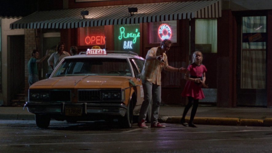 IMCDb.org: 1980 Oldsmobile Custom Cruiser in "Love Hurts, 1990"