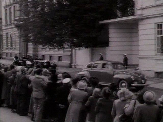 IMCDb.org: 1940 Dodge Kingsway in "Filmavisen, 1945-1963"