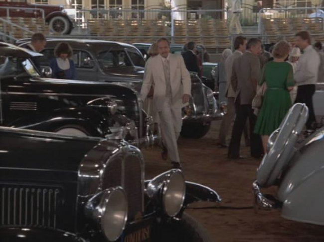 IMCDb.org: 1939 Pontiac De Luxe in "Scarecrow and Mrs. King, 1983-1987"