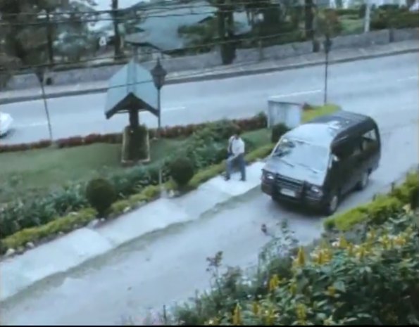IMCDb.org: Mitsubishi L-300 Versa Van in "Laro sa baga, 2000"