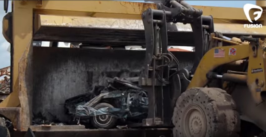 IMCDb.org: Caterpillar 938 H in "Car vs. America, 2017"