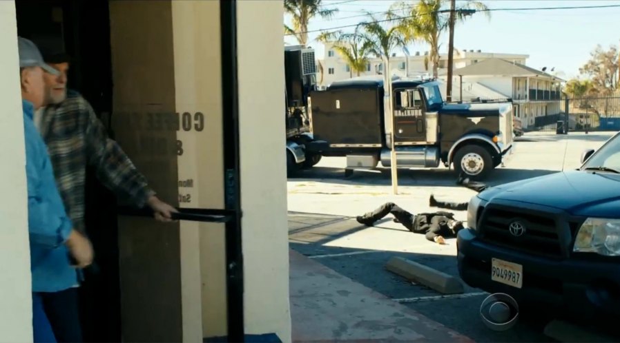 IMCDb.org: Peterbilt 379 Short Nose in "NCIS: Los Angeles, 2009-2023"