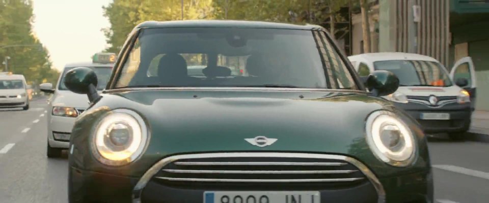 IMCDb.org: 2016 MINI Cooper D Clubman [F54] in "Toc Toc, 2017"