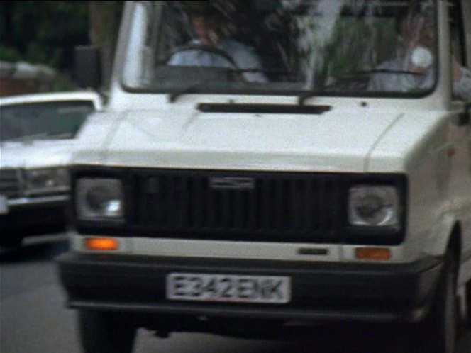IMCDb.org: 1988 Freight Rover Sherpa 200 in "Minder, 1979-1994"