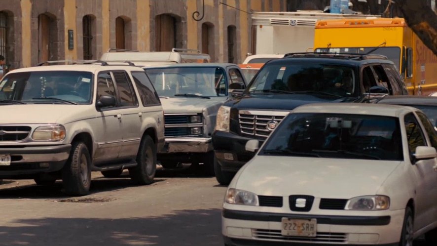 IMCDb.org: 1995 Ford Explorer [UN105] in "Besos de Azúcar, 2013"