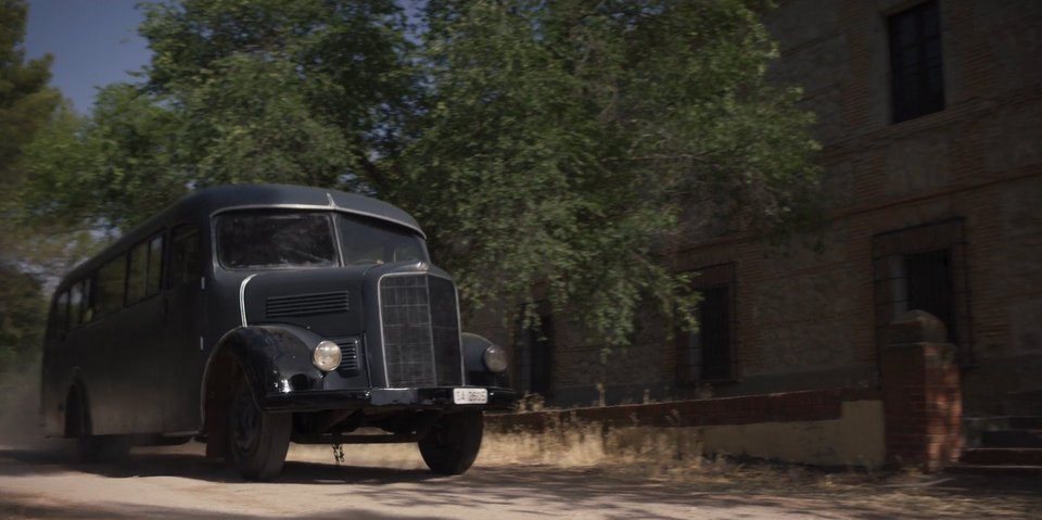 IMCDb.org: 1949 Mercedes-Benz O 3500 ex DBP Fernmeldedienst in "Las ...