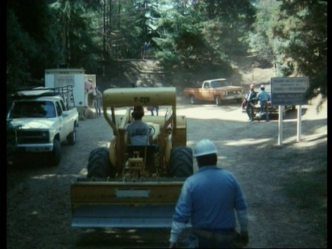 IMCDb.org: Ford 420 in "Falcon Crest, 1981-1990"