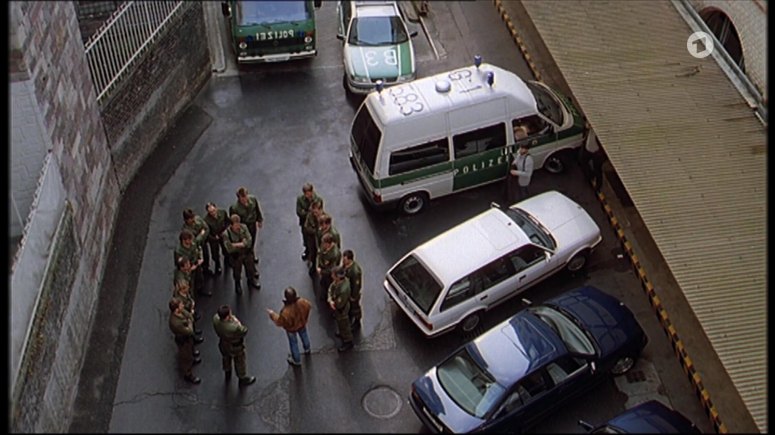 IMCDb.org: 1991 Volkswagen Transporter Hochdach [Typ 2 / T4] in "Tatort ...