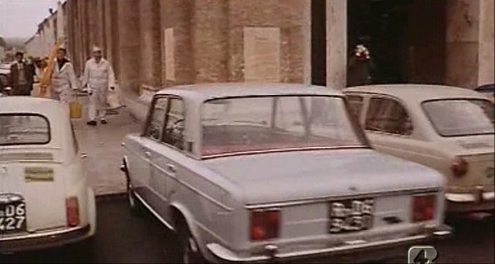 IMCDb.org: 1969 Fiat 125 S 1a serie [125B] in "Terzo canale - Avventura ...