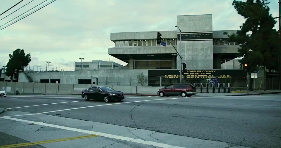 IMCDb.org: 2001 Toyota Sienna [MCL10] in "Hollow Point, 2019"