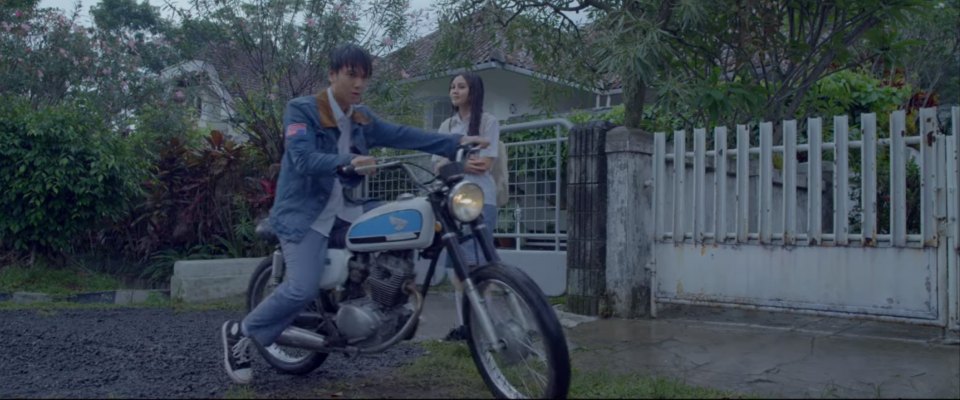 IMCDb.org: 1973 Honda CB 100 in "Dilan 1991, 2019"