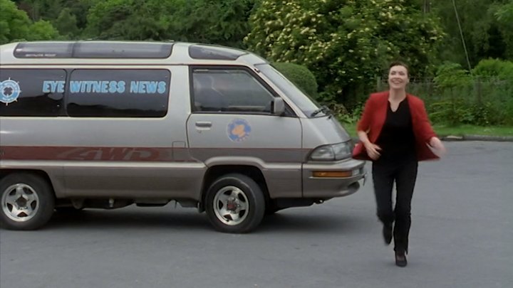 IMCDb.org: 1988 Toyota MasterAce Surf Skylite Roof 4WD [R30] in ...