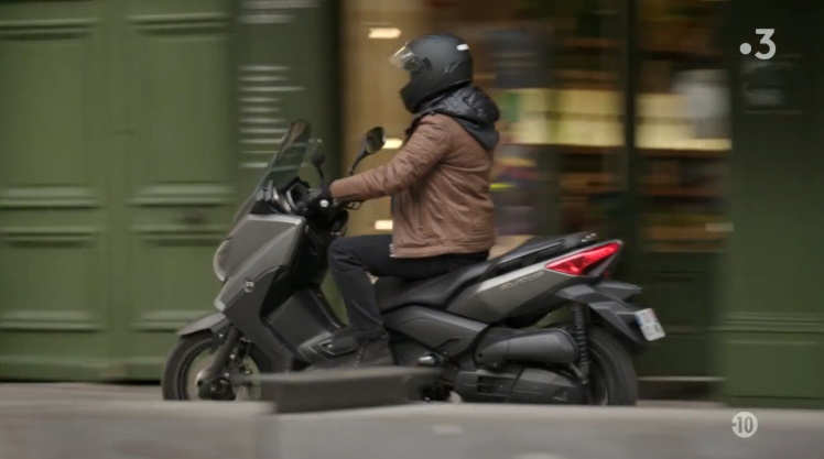 IMCDb.org: 2017 MBK Evolis 125 in "Poulets grillés (The Undercops), 2022-2024"