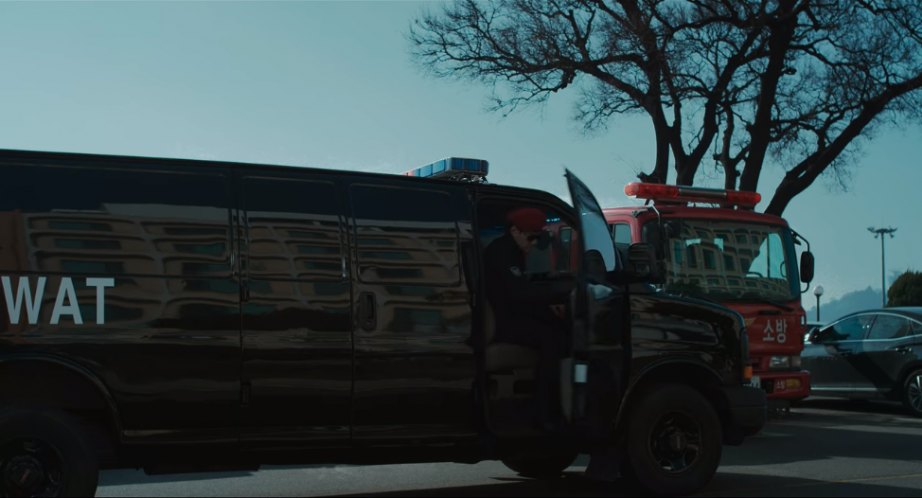 IMCDb.org: 2003 GMC Savana [GMT610] in "Lo-ma-ui Hyu-il, 2017"