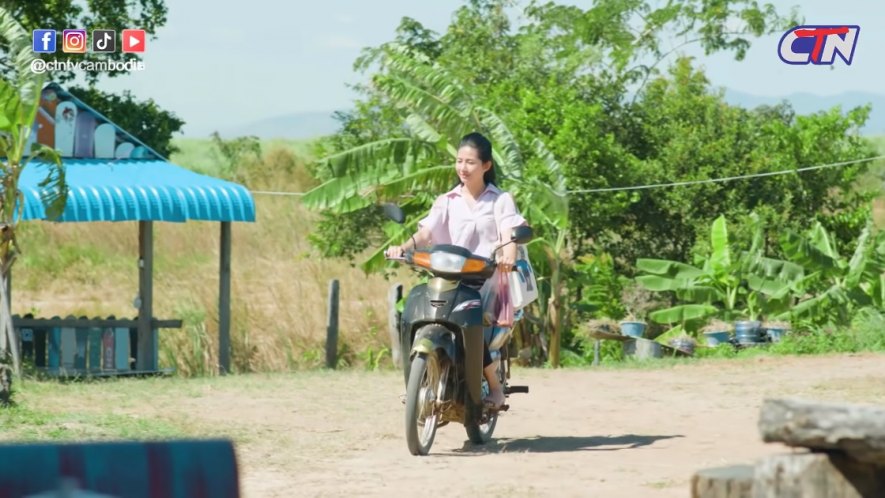 IMCDb.org: Honda Dream in "Mon Sne Nak Kru Pet Chhnas, 2022"