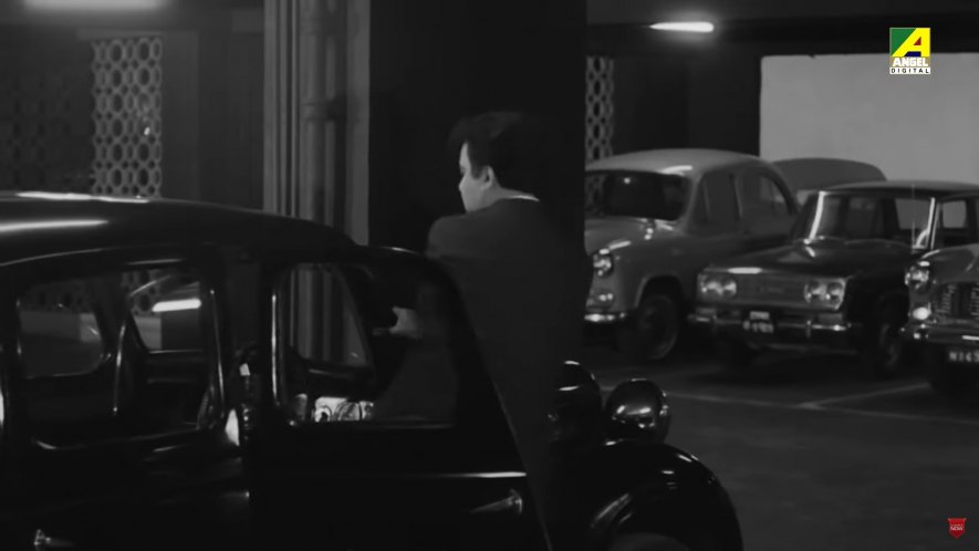 IMCDb.org: 1968 Toyota Corona [RT40] in "Rater Rajanigandha, 1973"