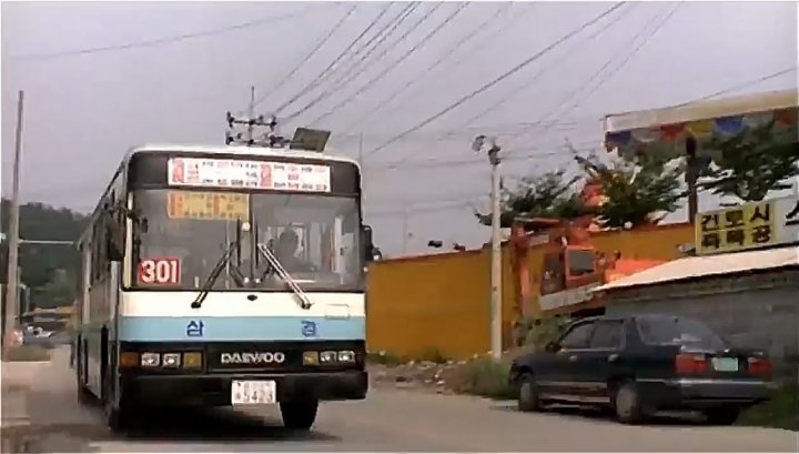 IMCDb.org: 1988 Daewoo BS 105 L in "Eunhaengnamoo chimdae, 1996"