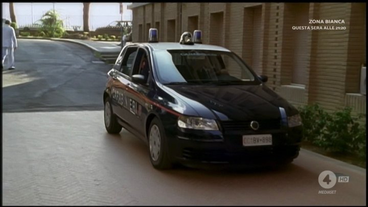 IMCDb.org: 2004 Fiat Stilo [192] in "Carabinieri, 2002-2008"