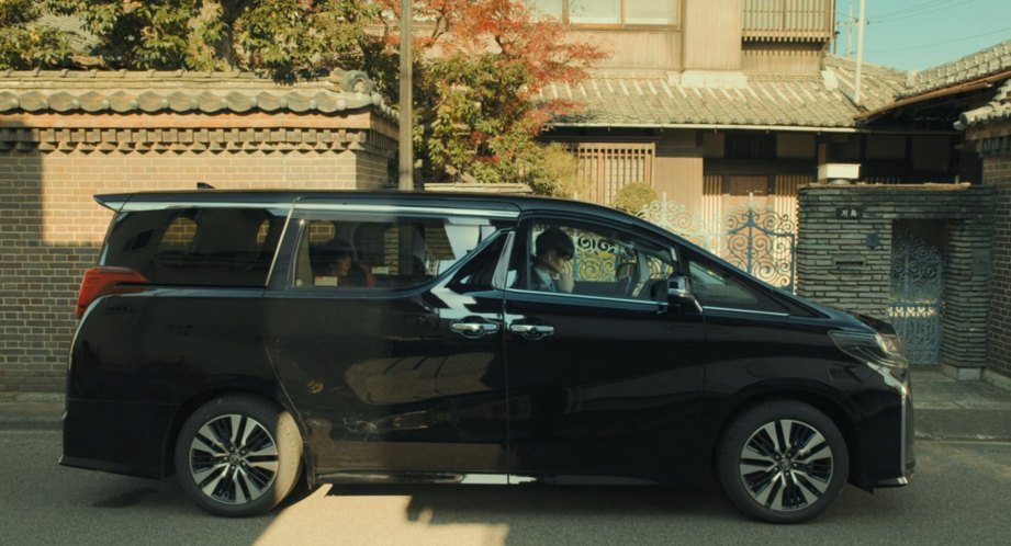 IMCDb.org: 2018 Toyota Alphard [AH30] in "決戦は日曜日 (The Sunday Runoff), 2022"