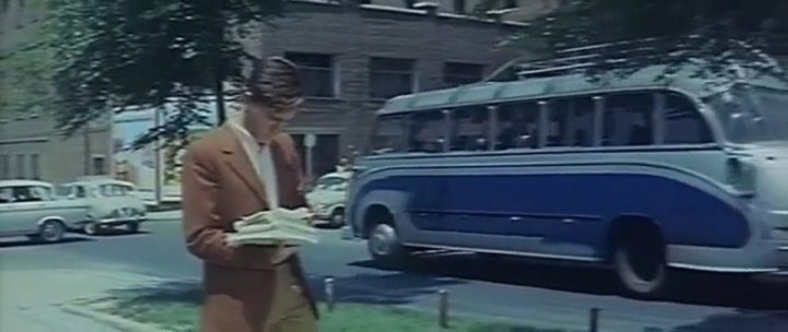 IMCDb.org: Kässbohrer Setra S 8 in "No le busques tres pies..., 1968"