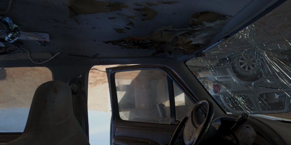 IMCDb.org: 2004 Buick Rainier [GMT360] in "13 Minutes, 2021"