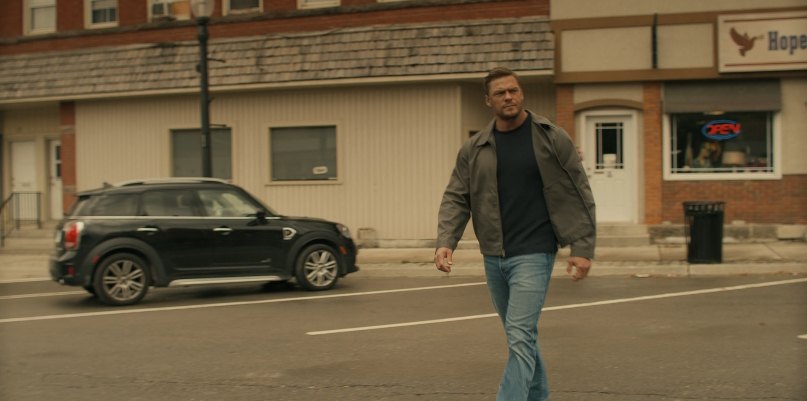 IMCDb.org: 2017 MINI Countryman Cooper S All4 [F60] in "Reacher, 2022-2025"