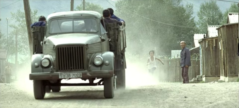 IMCDb.org: 1955 GAZ 51 A in "크로싱 (Crossing), 2008"
