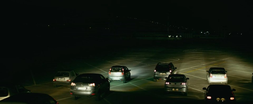 IMCDb.org: 2004 Lexus RX [XU30] in "Ένας άλλος κόσμος (Worlds Apart), 2015"