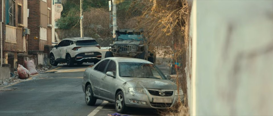 IMCDb.org: 2008 Samsung SM3 SE16 [N17] in "스위트홈 (Sweet Home), 2020-2024"