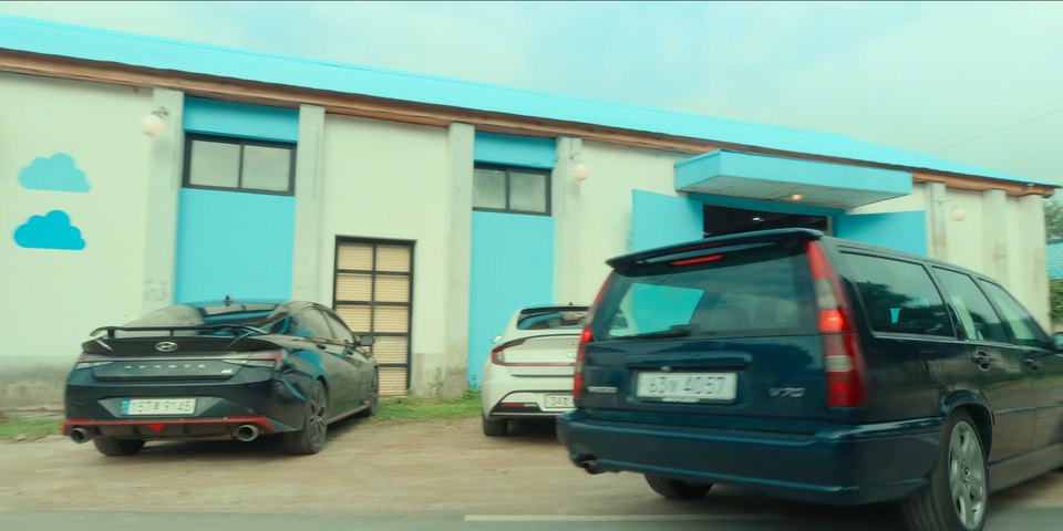 IMCDb.org: 2021 Hyundai Avante N [CN7] in "아무도 없는 숲속에서 (The Frog), 2024"