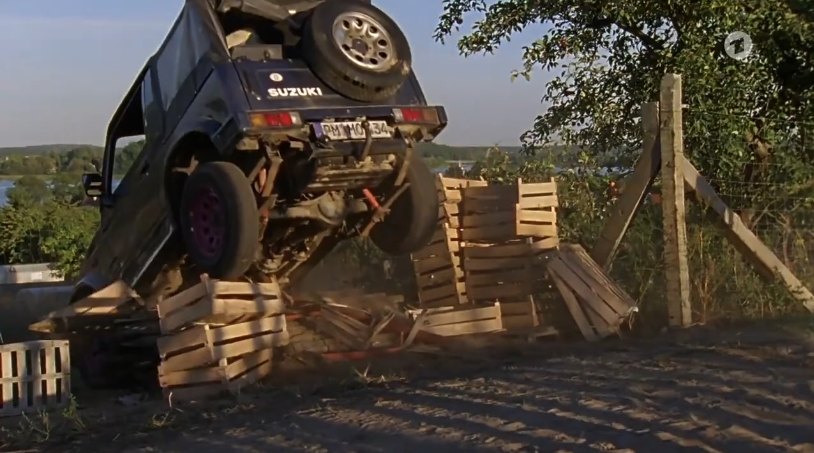 IMCDb.org: Suzuki Samurai [SJ413] in "Willkommen in Lüsgraf, 2006"