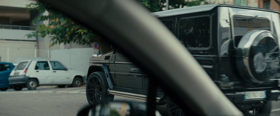 IMCDb.org: Renault 5 'Supercinq' Série 2 [X40] in "Les condés, 2025"