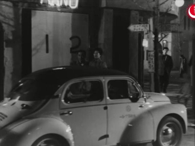 IMCDb.org: 1954 Hino Renault 4CV [PA54] in "栄光と驀走王 (Eikô to bakusô ô ...