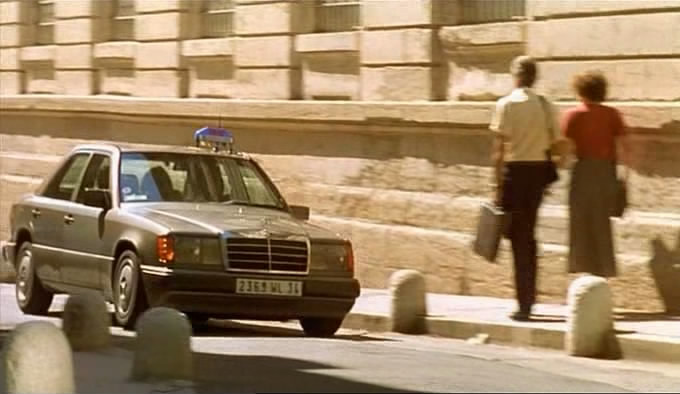 IMCDb.org: 1990 Mercedes-Benz [W124] in "Didier, 1997"