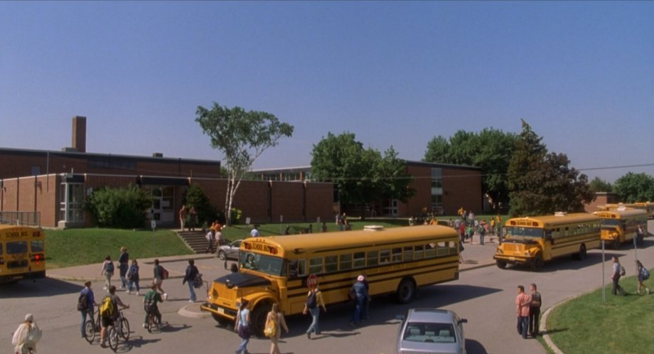 IMCDb.org: 1989 International 3800 Bluebird 65-Passenger Schoolbus in ...