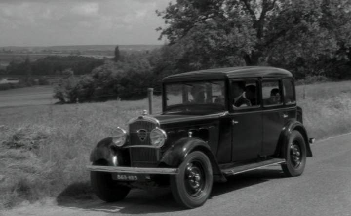 IMCDb.org: 1932 Peugeot 301 Conduite Intérieure 6 Glaces in "La ...