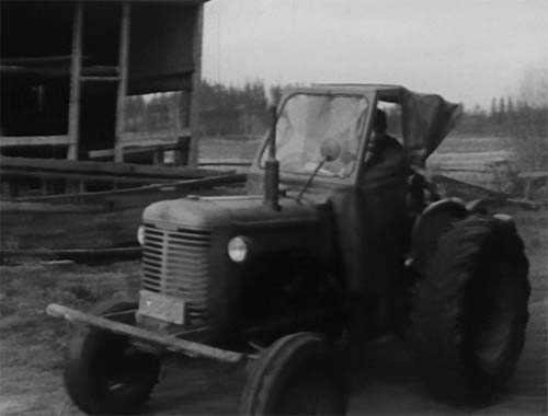 IMCDb.org: 1959 Valmet 359 D in "Kahdeksan surmanluotia, 1972"