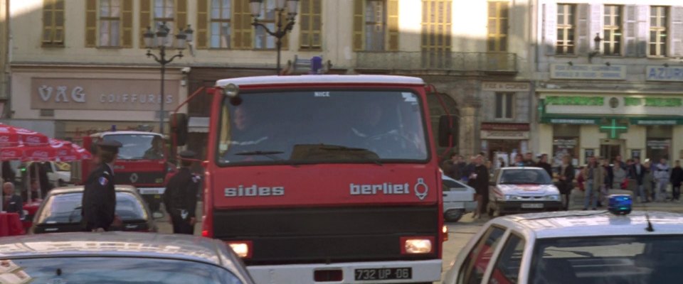IMCDb.org: Berliet 770 KB6 Sides in "Maximum Risk, 1996"