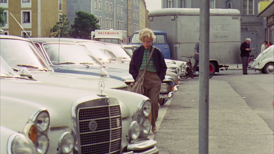 IMCDb.org: 1968 Mercedes-Benz 280 SE [W108] in "Willy Wonka & the ...