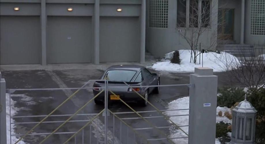IMCDb.org: 1983 Porsche 928 S in "Death Wish V: The Face of Death, 1994"